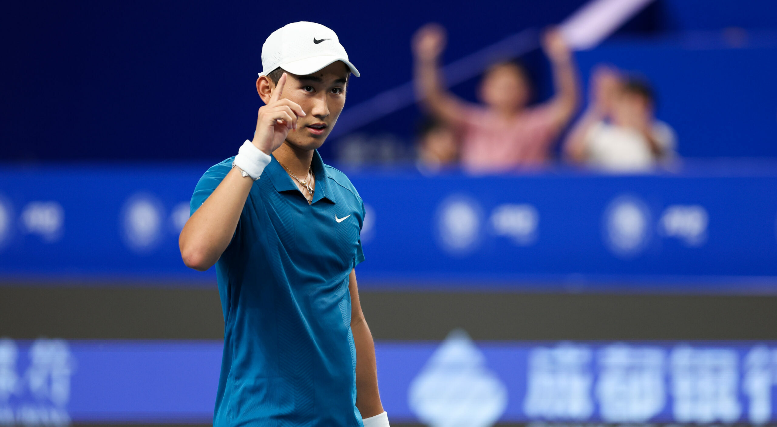Chinese Stars Soar As Shang And Zhou Advance At Chengdu Open - Tennis ...